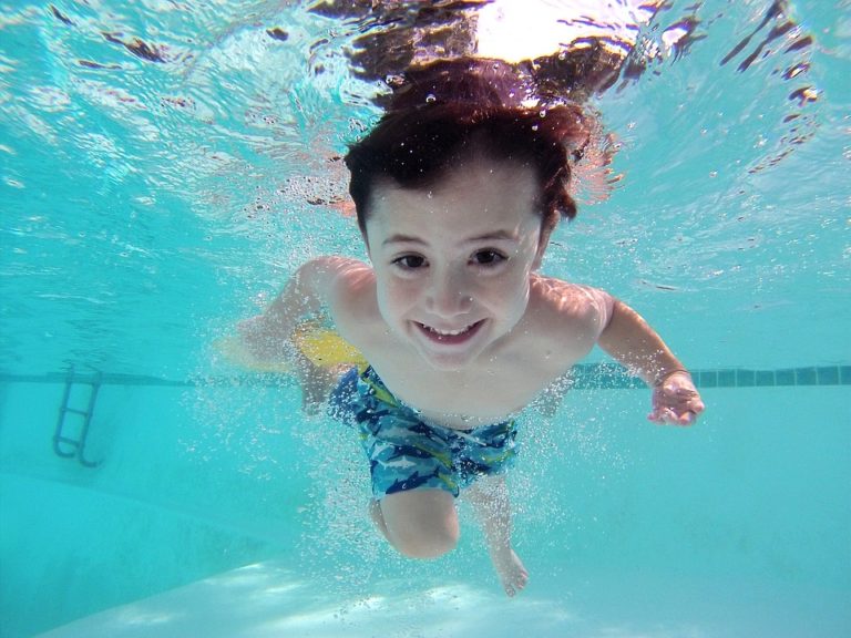 Το αυτι του κολυμβητη. Εξωτερικη ωτιτιδα |Infokids.com.cy