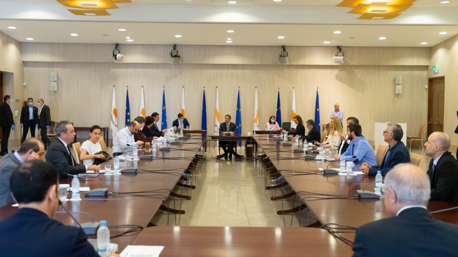 Υπουργός Υγείας: Πώς θα γίνει η αποκλιμάκωση των μέτρων
