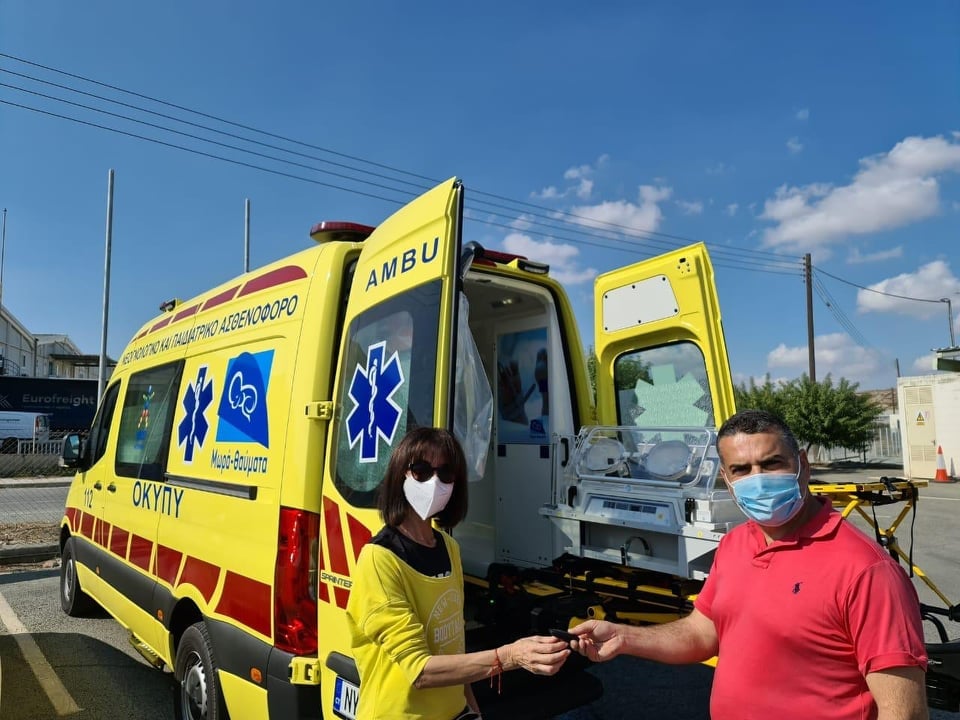Παραδίδεται το πρώτο ειδικά διαμορφωμένο ασθενοφόρο για πρόωρα νεογνά