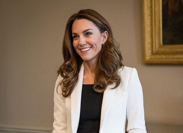 Το κομψό σακάκι της Κέιτ Μίντλετον και άλλα 6 για να διαλέξεις