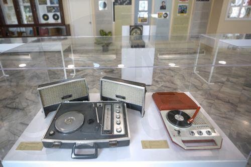 Φορητό πικ απ για παιδιά φέρνει το «άγνωστο» βινύλιο στη ζωή τους