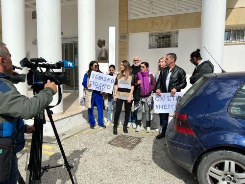 Οι εκπαιδευτικοί απογευματινών προγραμμάτων έξω από το Υπ. Οικονομικών